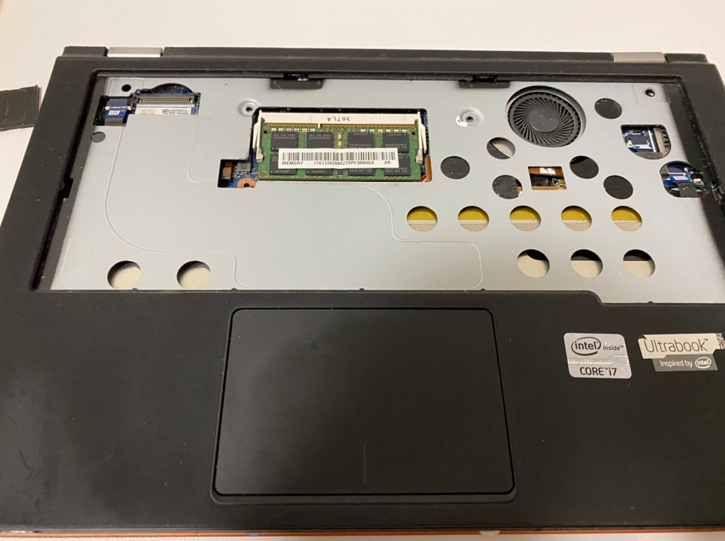 【HDD/メモリー交換用】lenovo ideaPad Yoga 11s 分解手順 | azablog -あざぶろぐ-